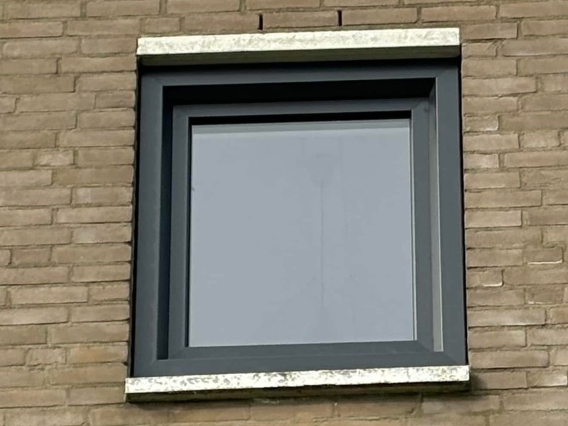 Leveren en monteren van een kunststof kozijn